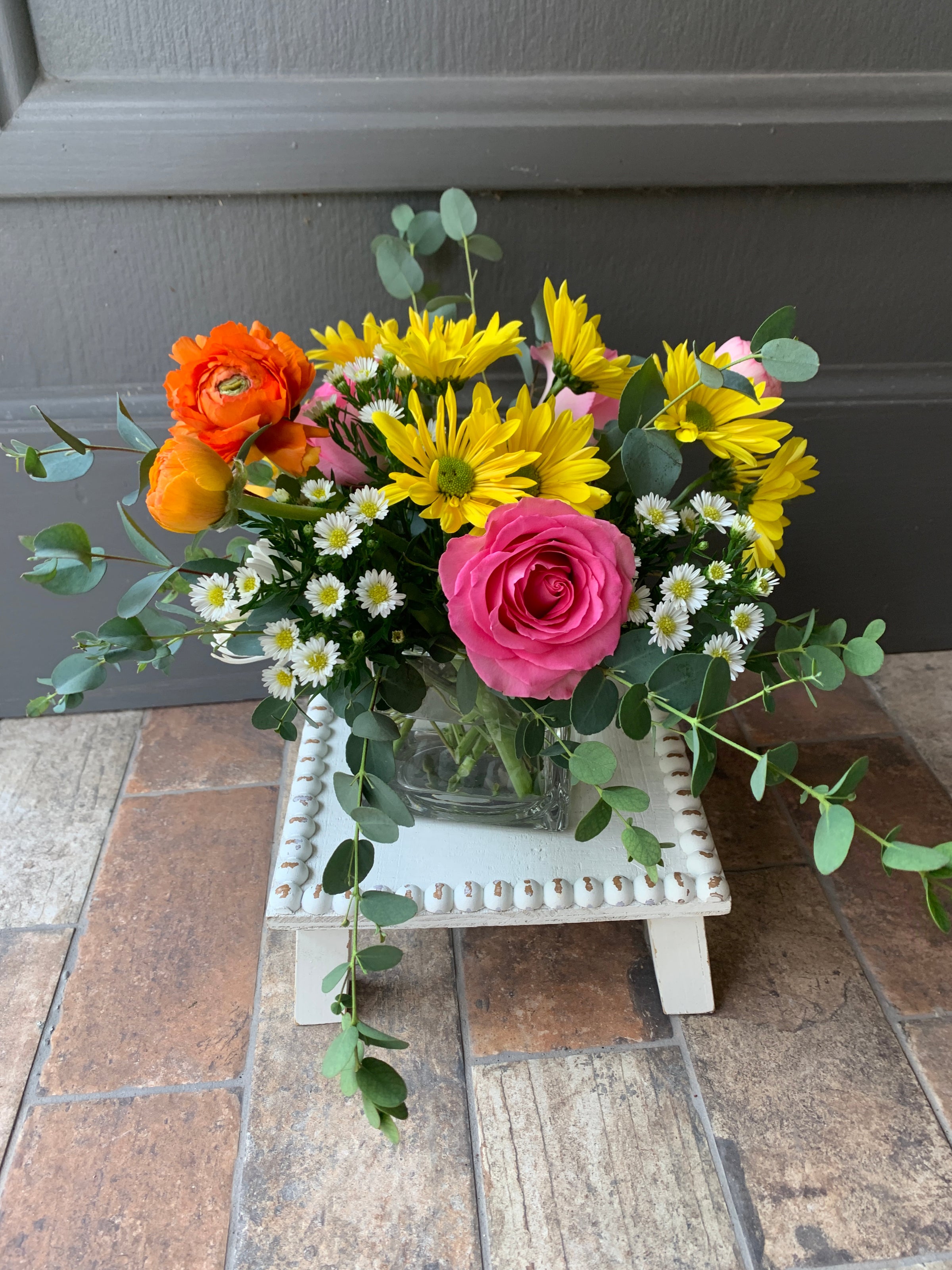 Fresh Rose Flowers Arrangement