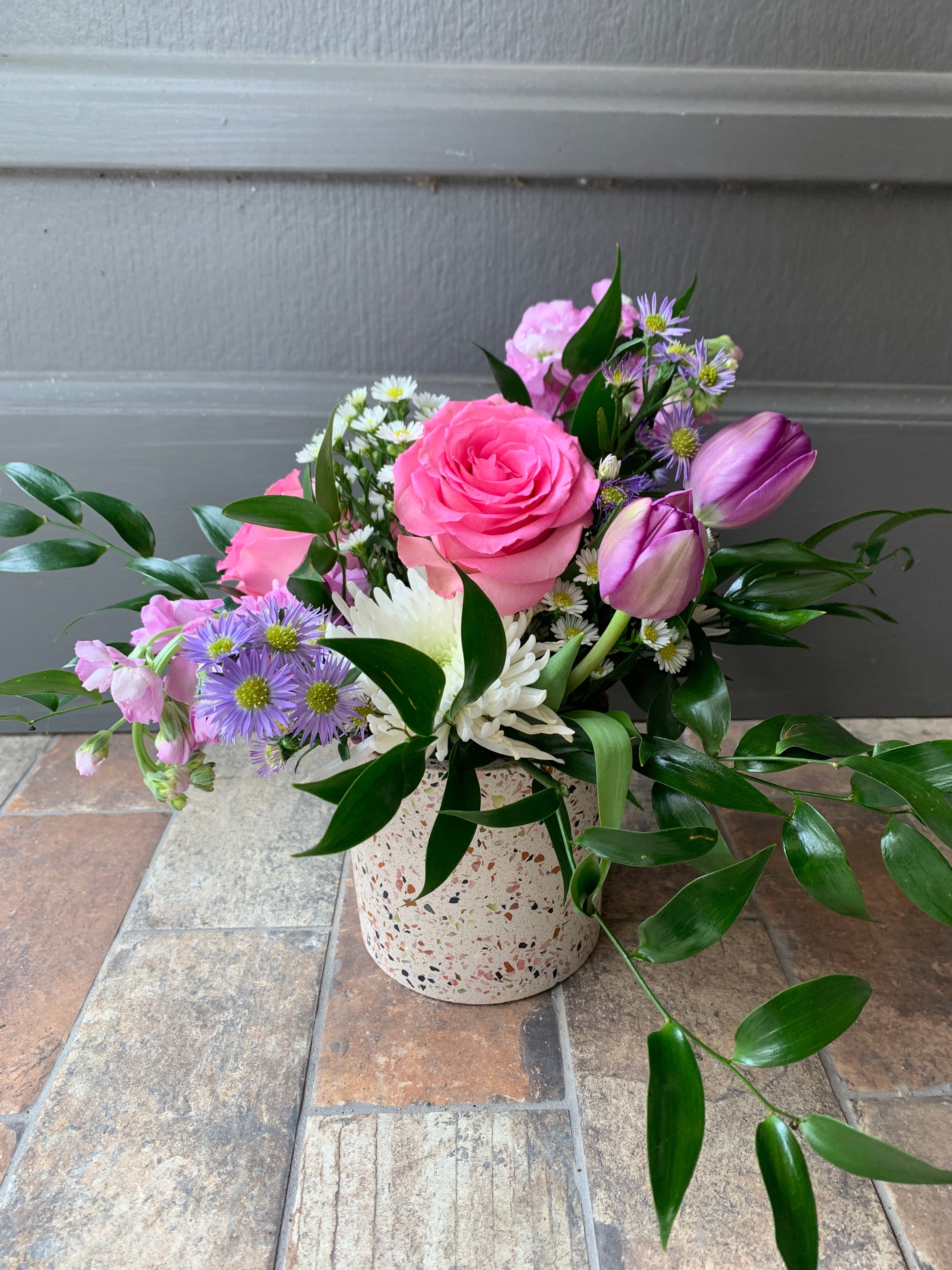 Fresh Rose Flowers Arrangement